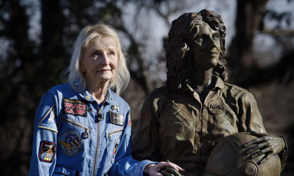 Remembering Christa: McAuliﬀe colleague reﬂects on 40th anniversary of ...
